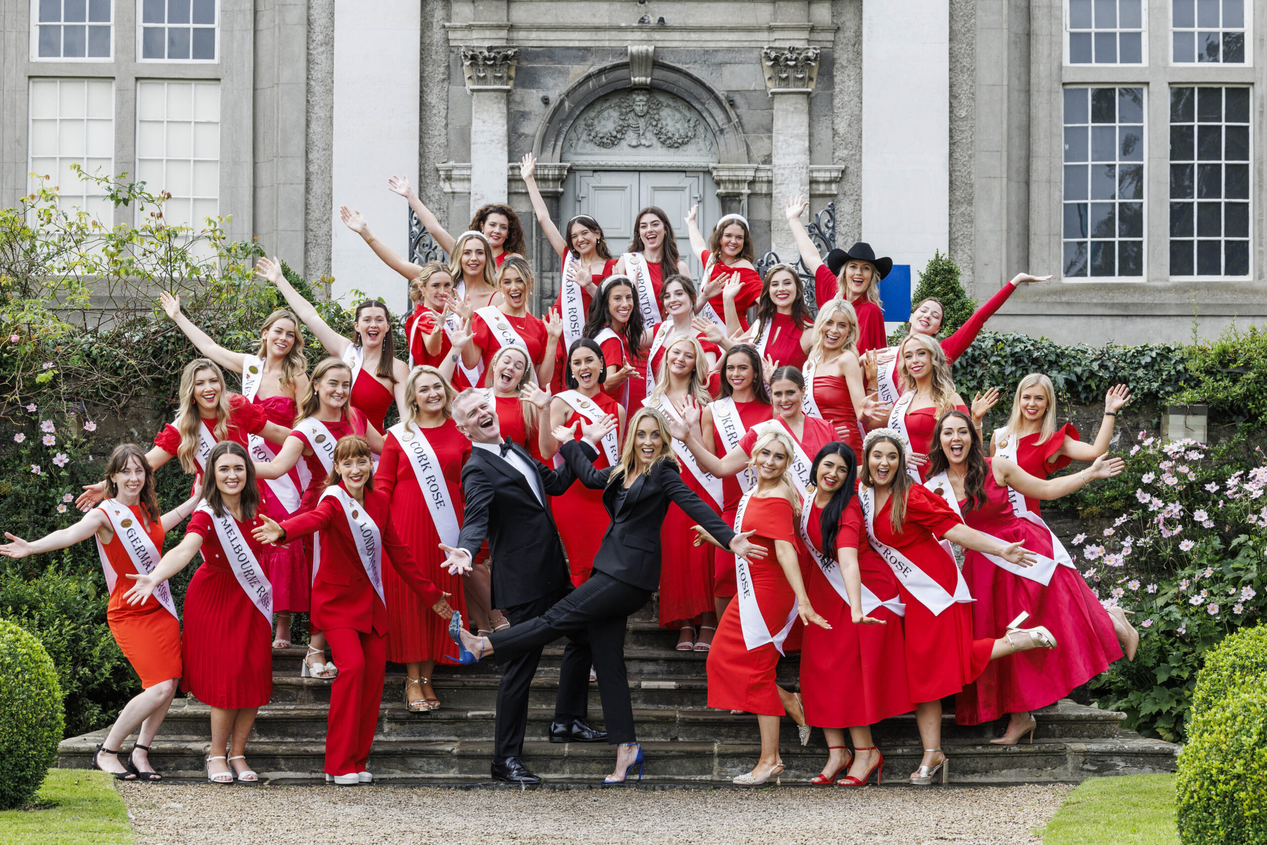 Dáithí Ó Sé and Kathryn Thomas meet this year’s 32 Irish and ...